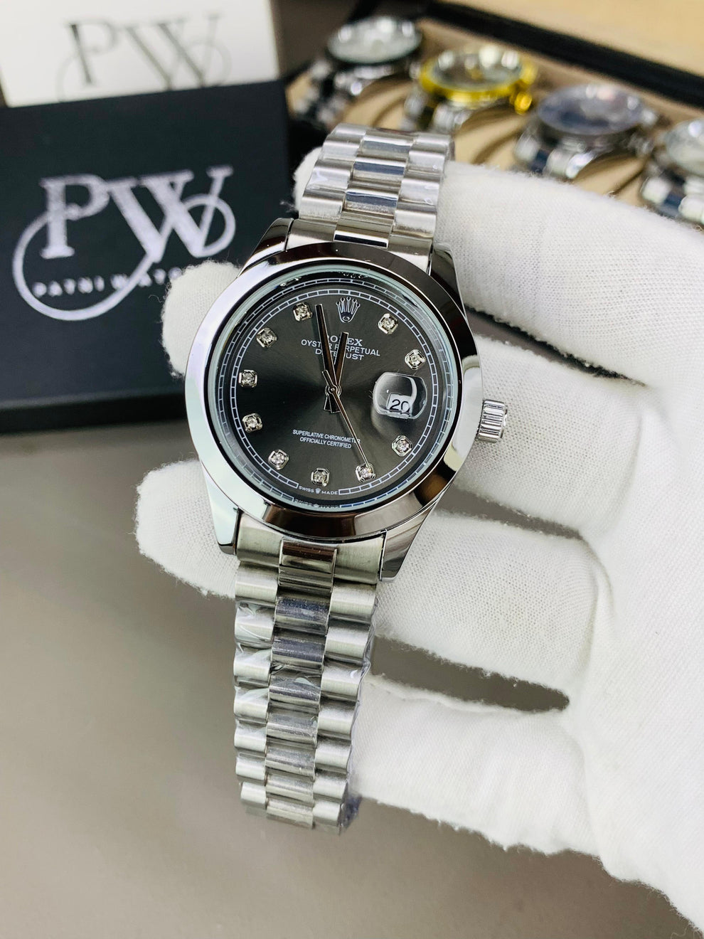 Stone Model With Date Adjustment (Gold) - Patni Watches